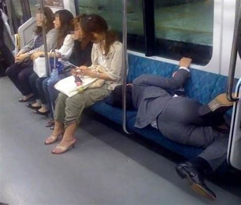 電車内で目を疑わずにはいられない画像まとめどうしてこうなった！？思わず二度見してしまう まとめいく Matomake