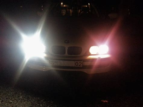 Замена лампы ближнего света — BMW 5 series (E39), 2,8 л, 1998 года ...