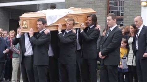 Jim Carrey Carries Ex Girlfriends Coffin In Final Goodbye