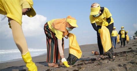 Aksi Bersih Pantai Bisa Ajarkan Anak Pentingnya Menjaga Lingkungan