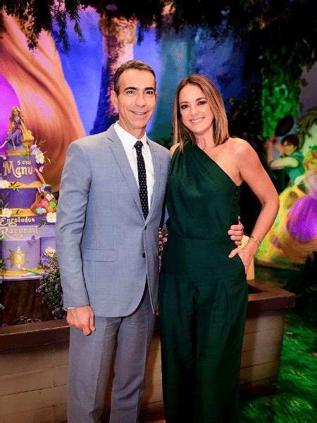 Cesar Tralli usa roupa do Jornal Hoje em aniversário da filha