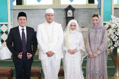 Once Rumored To Be Close To Billy Syahputra Sule 10 Photos Of Memes