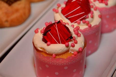 Strawberry Cream Cheese Cupcake Vanilla Sponge Cake Strawberry