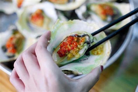 丹麥人到中國小攤排隊買生蚝，老闆娘：丹麥沒得吃 每日頭條