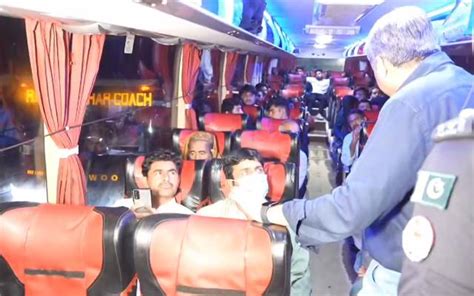 وزیراعلیٰ محسن نقوی کا رات گئے لاری اڈے کا دورہ مسافروں سے کرائے میں