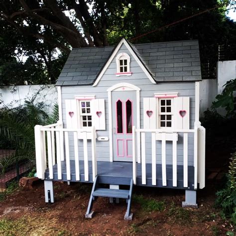 Playhouse With Short Stilts To Accomodate The Slope Ground Playhouseideas Playhouse