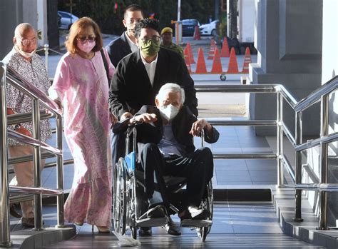 V Sebelah Mata Daim Dibuang Akibat Jangkitan Kuman Semasa MStar