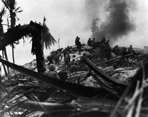 Marines Storm Tarawa During World War Ii Old Historic Photo Eur 612