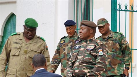 Au Niger le régime militaire veut poursuivre le président Bazoum pour
