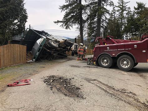 Toppled Tree Trimming Truck Sends Vancouver Island Worker To Hospital Comox Valley Record