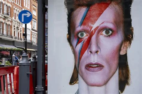 Did David Bowie Have Different Coloured Eyes The Story Behind His