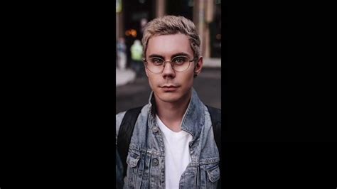 умный человек в очках обои скачать Youtube