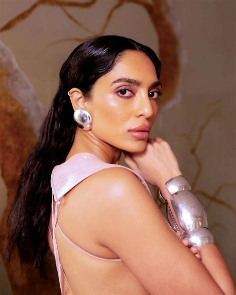 Sobhita Dhulipala పింక్ డ్రెస్సులో శోభిత గులాబీ సోయగాలు Tollywood