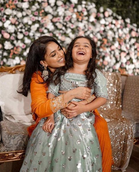 Sanam Jung Recent Adorable Clicks With Daughter Reviewitpk