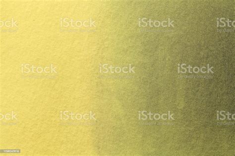 추상 미술 배경 밝은 노란색과 황금 색 부드러운 올리브 그라데이션이 있는 캔버스에 수채화 그림 0명에 대한 스톡 사진 및 기타