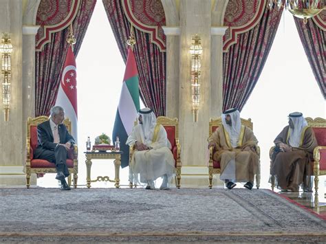 Maktoum Bin Mohammed Meets Prime Minister Of Singapore Explores