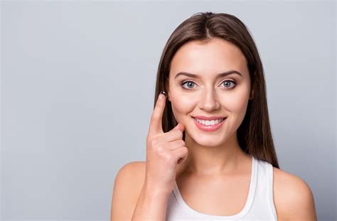 What Happens During A Contact Lens Fitting Toronto