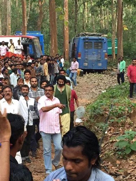 Prabhas Anushka Shetty And Ss Rajamouli In Kannur For Baahubali 2