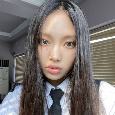 Pin By Yuyu Meimei On Stargirls Kpop Girls Icon Korean Girl Groups