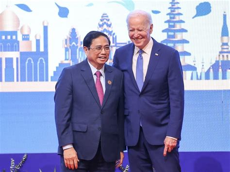 Tổng thống Mỹ Joe Biden vui vẻ nhận lời thăm Việt Nam