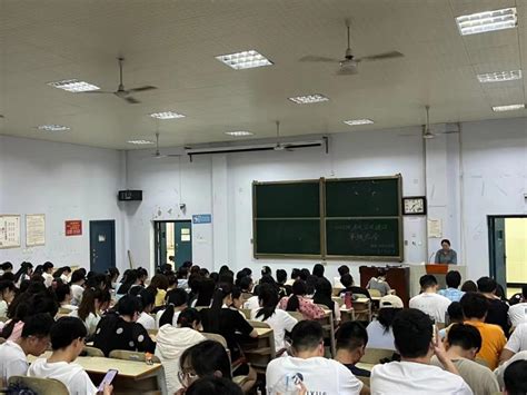 我院召开诚信考试教育暨假期安全教育年级会 数学与统计学院