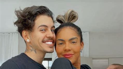 Tays Reis Mostra Clique Encantador Ao Lado De Biel A Filha Pietra