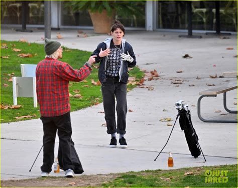 Kristen Stewart Enjoys Some Time On The Green During Casual Golf Outing Photo 4998091 Kristen