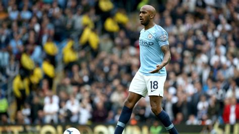 Fabian Delph Pensiun Dari Sepak Bola