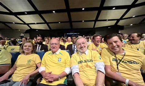 Equipe De Transição De Lula Pausa Trabalhos Para Ver Estreia Da Seleção