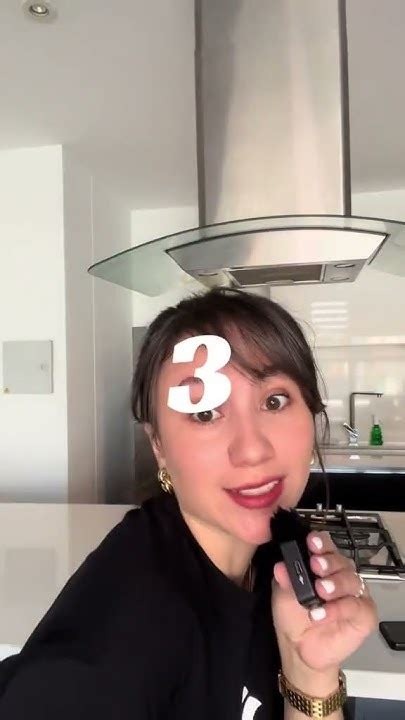 Quién Para Colgar La Ropa En La Ventana Mientras Chismeamos Y Comemos