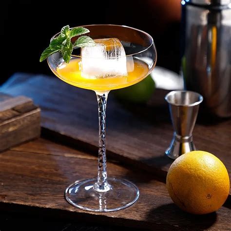 Modern Large Tall Martini Glasses Unique Twist Stem Crystal Margarita