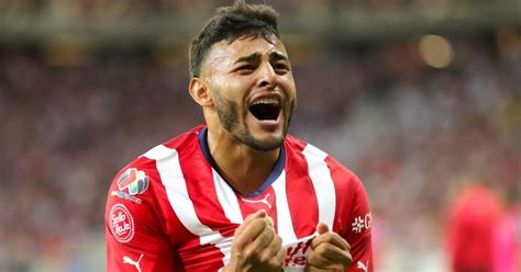 Chivas Confirmó La Separación De Alexis Vega Y Dos Jugadores Más Por