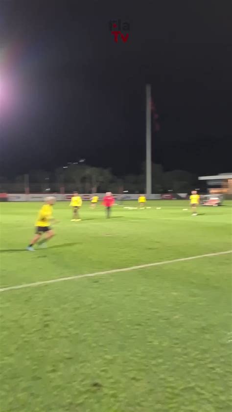 Coluna Do Fla Flamengo On Twitter Oito E Meia E Os Caras Treinando