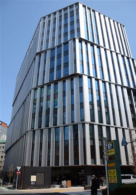 博多駅筑紫口近くに完成したコネクトスクエア博多＝21日、福岡市博多区 博多コネクティッド第2号 「コネクトスクエア博多」完成 博多県税事務