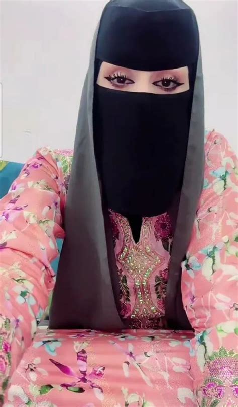 مديره بنك في جده عمري 37مطلقه الوزن 69الطول 170 من جده البشره بيضاء