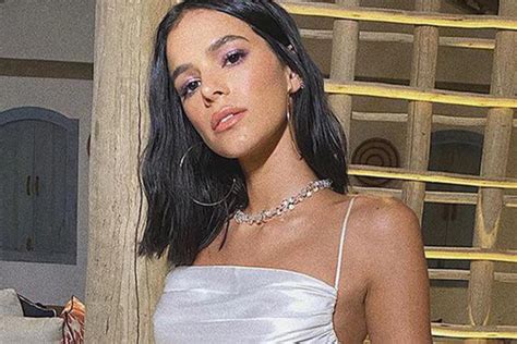 Bruna Marquezine fala sobre términos de relacionamentos Eu já estava vivendo o luto antes
