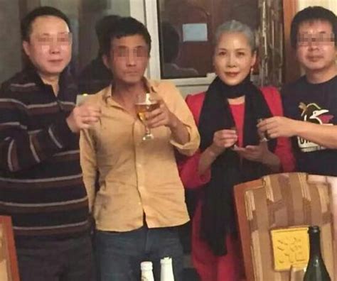 十六年拒與那英同台內幕，歌壇一姐田震近照曝光，滿頭銀絲顯憔悴 每日頭條