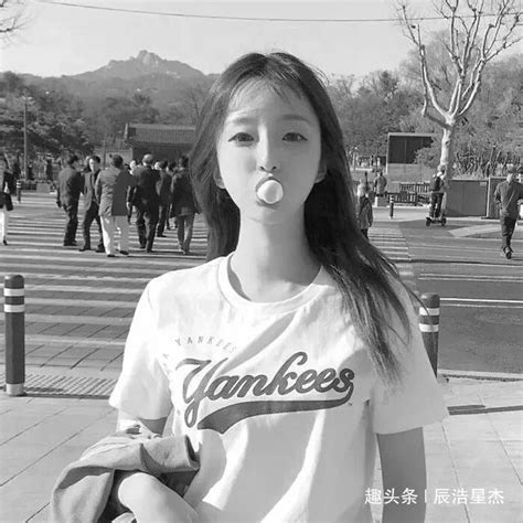 適合發朋友圈的小短句：我們之間，只差一步，卻似千里 每日頭條
