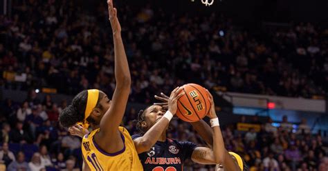Watch Angel Reese Blocks A Shot Against Arkansas While Holding Her