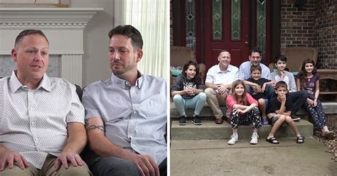 Två Pappor Känner Sig Välsignade Att Adoptera Sex Syskon Som Varit I