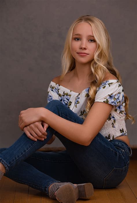 Daisy Allen Model Added A New Photo Daisy Allen Model