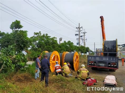 隱形殺手焦黑畫面曝台南吊車司機遇1 14萬伏感電 性命垂危 ETtoday社會新聞 ETtoday新聞雲
