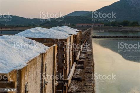옛 아직도 일 하는 바다 소금 냄비에 스톤 Peljesac 반도 달마티아 크로아티아 크로아티아에 대한 스톡 사진 및 기타 이미지