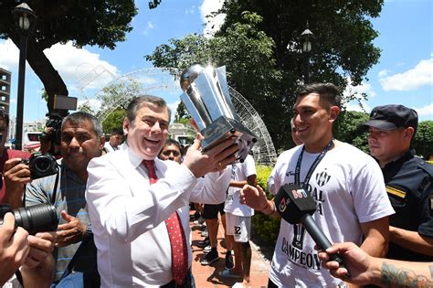 El Gobernador RecibiÓ Al Equipo De Central CÓrdoba CampeÓn De La Copa