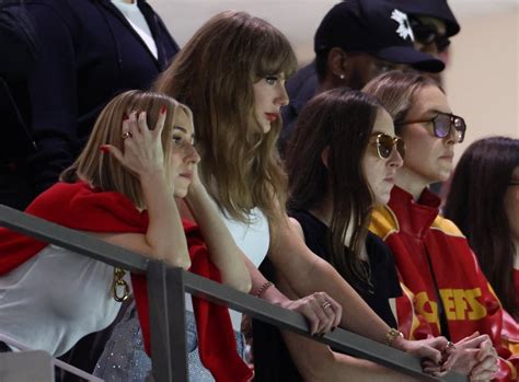 전광판에 비치자 우…테일러 스위프트에 야유 쏟아진 까닭 한국경제