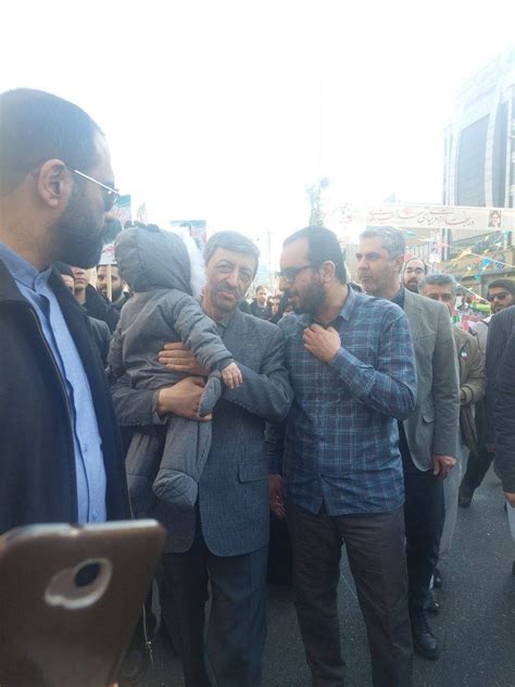 پرویز فتاح بچه به بغل راهپیمایی کرد
