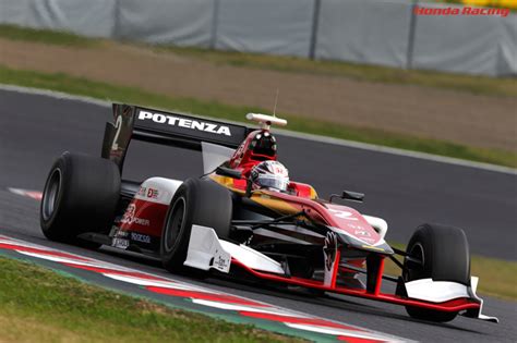 Honda 10 塚越広大選手hp Real Racingは2レースともにシングルグリッドを獲得。 1 山本尚貴選手team