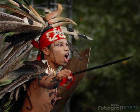 Tari Mandau Dayak Bonny Bulang