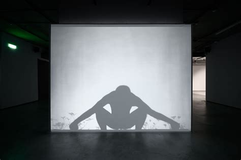 我與我曾知曉的原初：談吳耿禎個展「穿牆術」及近期創作 非池中藝術網
