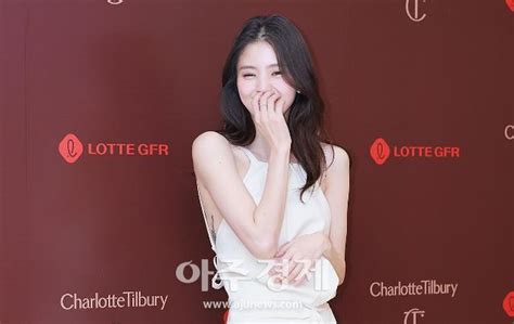 최근 행사장에서 타투가 살짝 보인 한소희 인스티즈 instiz 이슈 카테고리